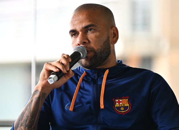 Caso Daniel Alves: Rádio divulga depoimento de jogador sobre estupro