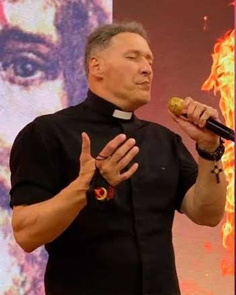 Felipe Neto cita 'pior dia de dor' após tombo e 'culpa' boneca ...