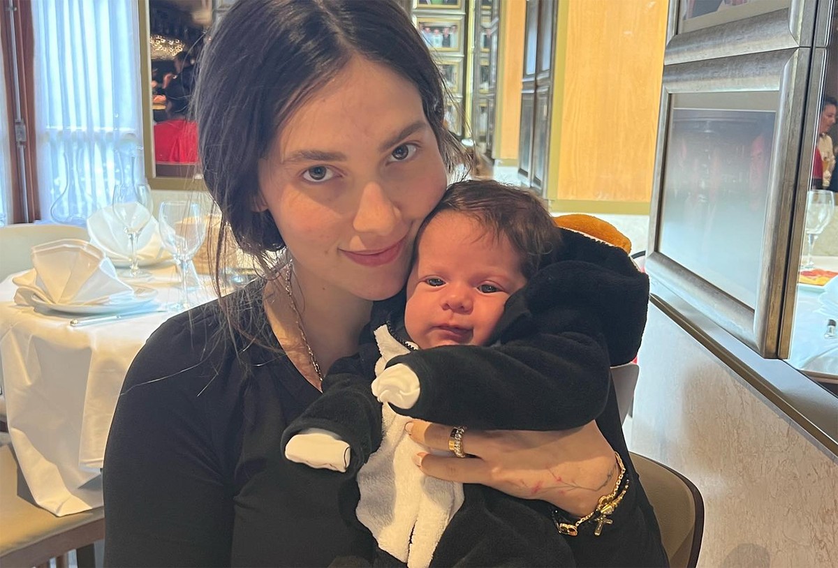 Virginia emociona fãs com homenagem à caçula pelo 1º ano de vida