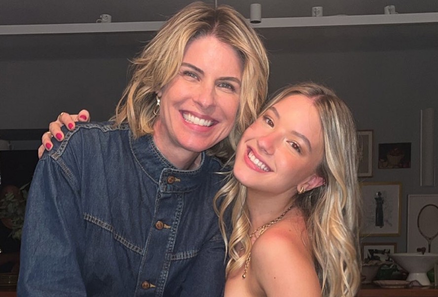 Rita Lobo compartilha clique raro com a filha: 'Luz da minha vida'