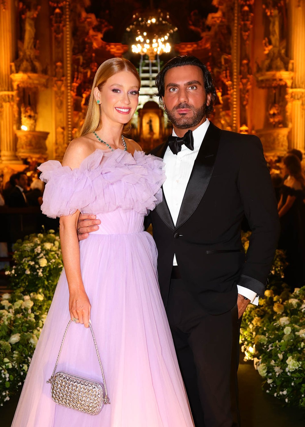 Marina Ruy Barbosa aceita pedido de casamento e fica noiva de Abdul Fares