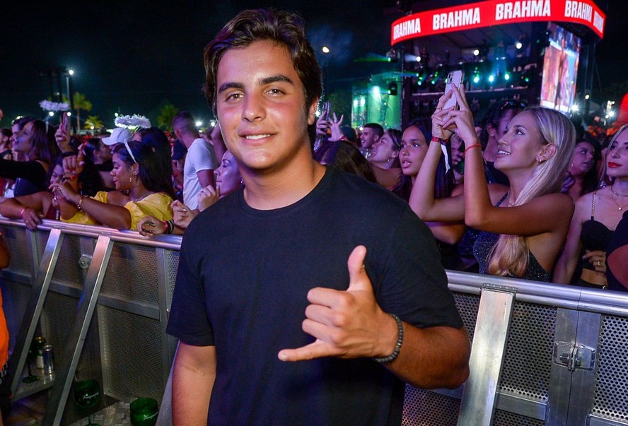 Marcelo Cady prestigia Ivete Sangalo em Baile da Santinha