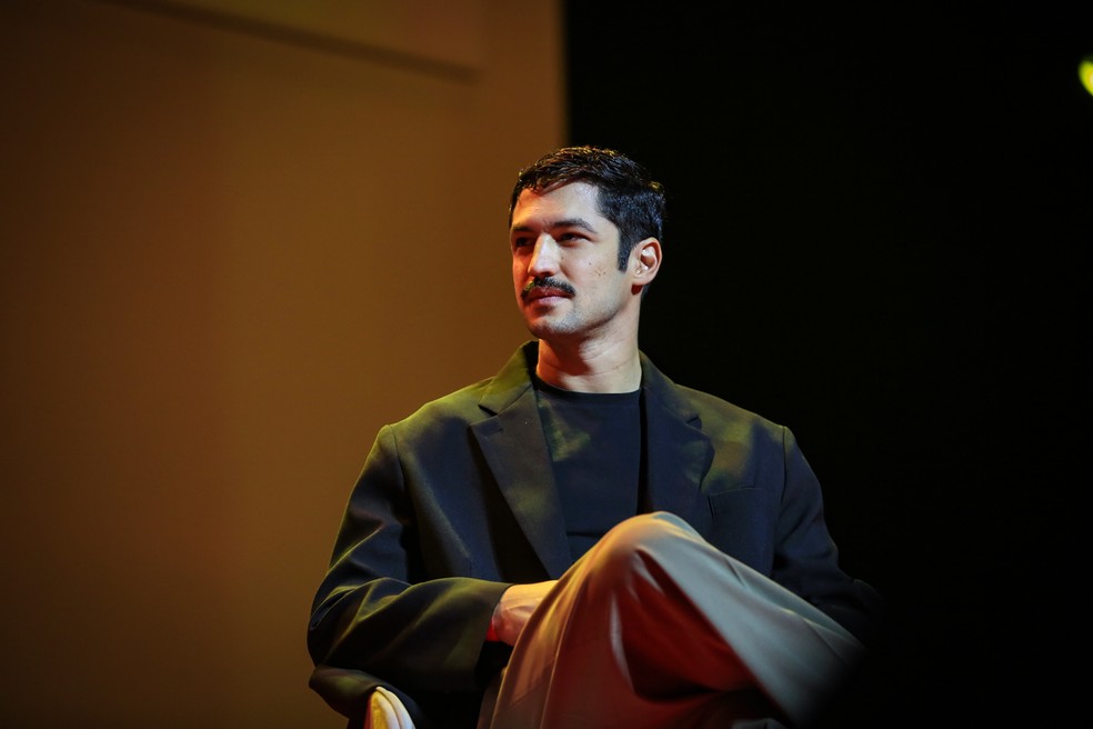 Juliana Paes usa boné de Senna e é prestigiada por famosos na Rio 2C