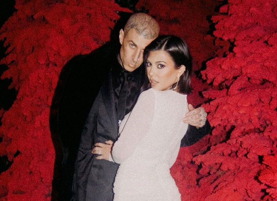 Travis Barker curte post com possível nome do bebê com Kourtney Kardashian