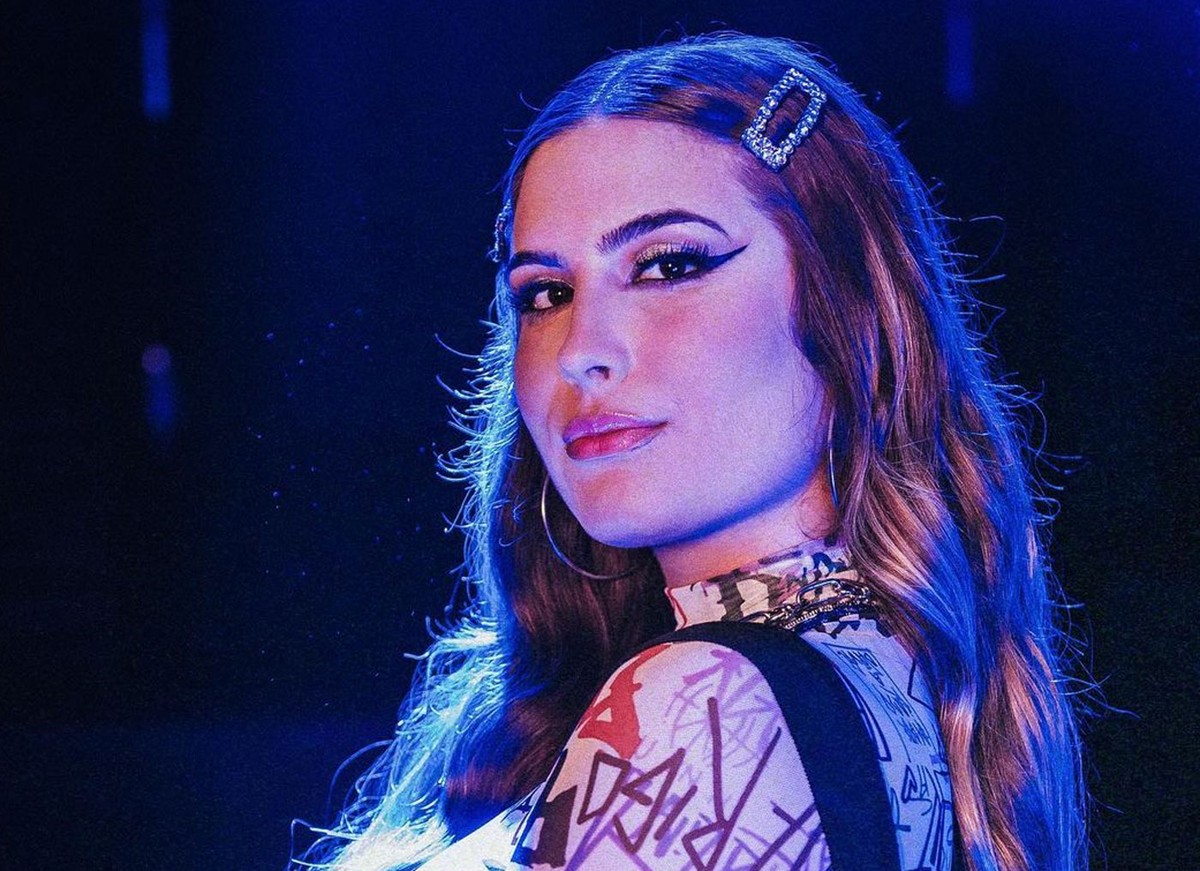 Maria Maud, filha de Cláudia Abreu, aproveita repouso pós-operatório ...