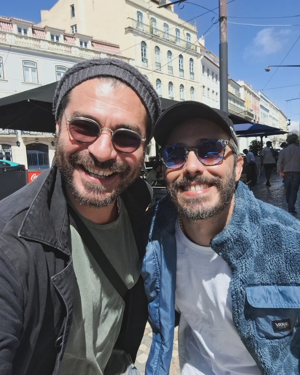 Thiago Rodrigues 'esbarra' com Thiago Lacerda em Portugal