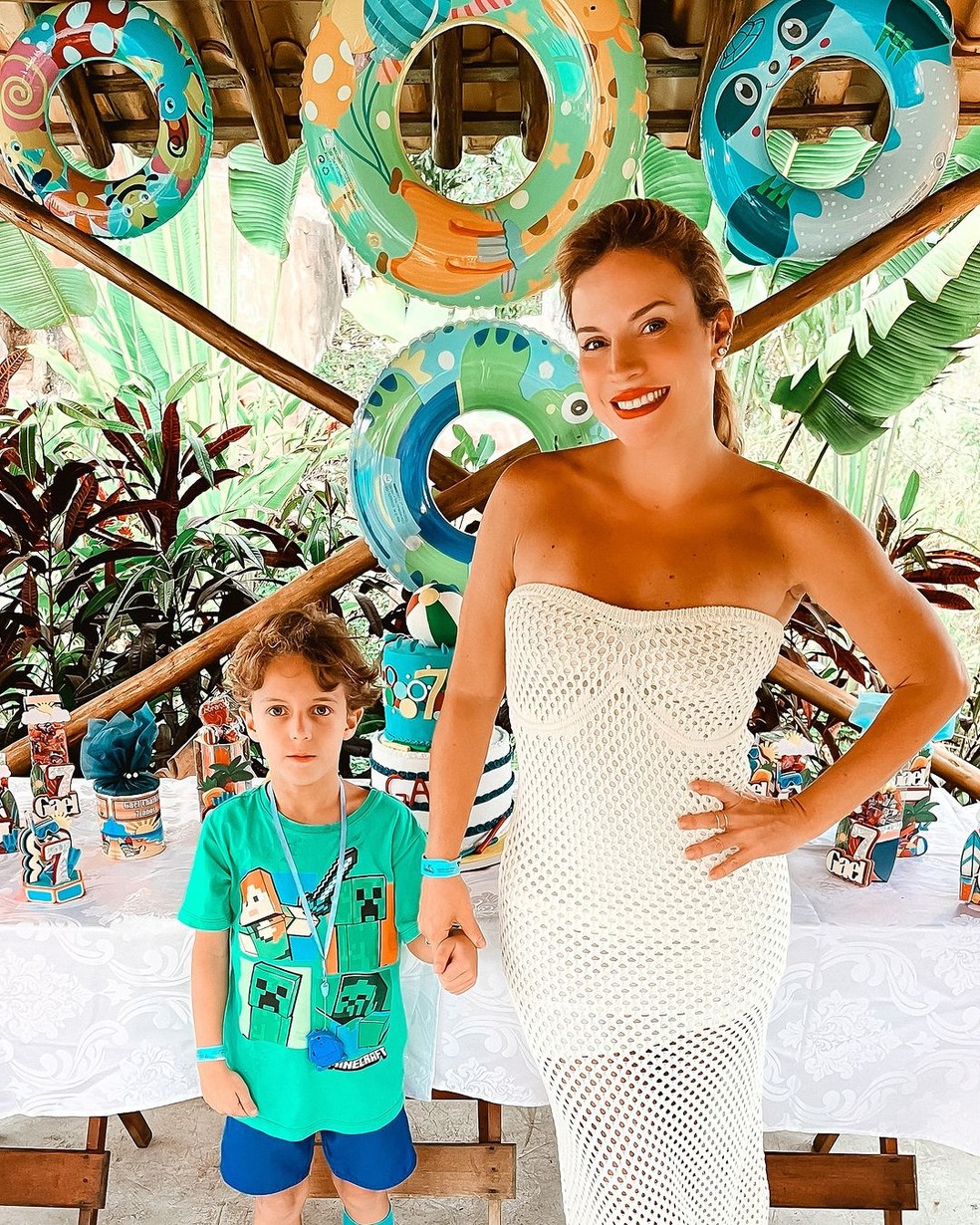 Maíra Charken estreia como escritora, avalia transformações pessoais e ...