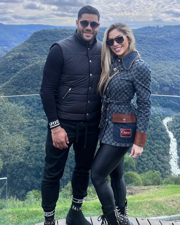 Hulk abre álbum romântico com Camila Ângelo: 'Minha eterna namorada'