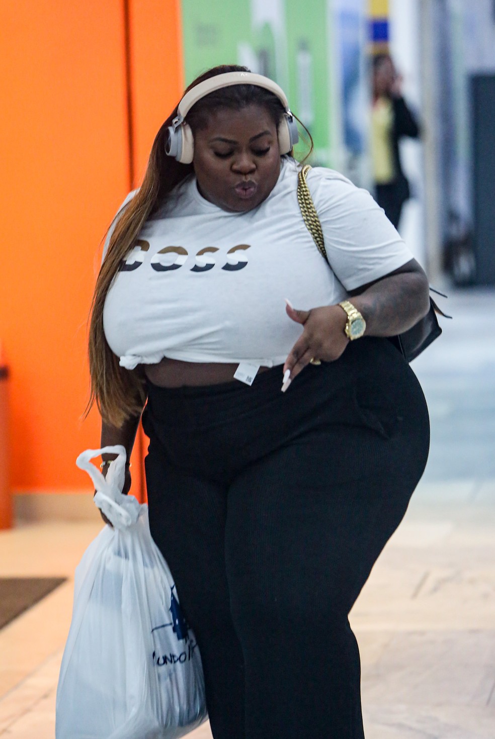 Animada, Jojo Todynho faz dancinha ao avistar fotógrafos em aeroporto ...