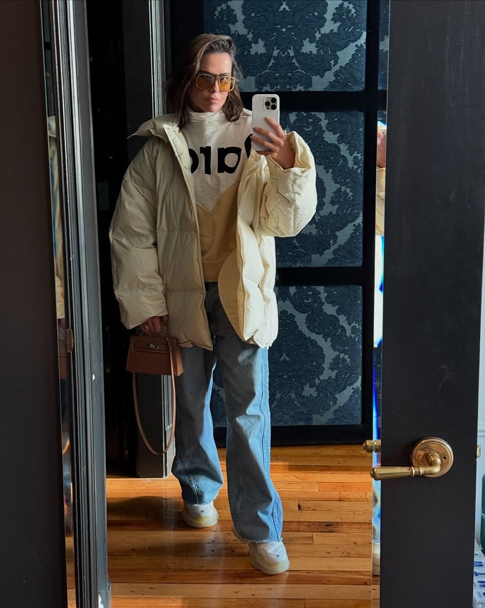 Deborah Secco posa em meio à neve em viagem para Nova York; fotos
