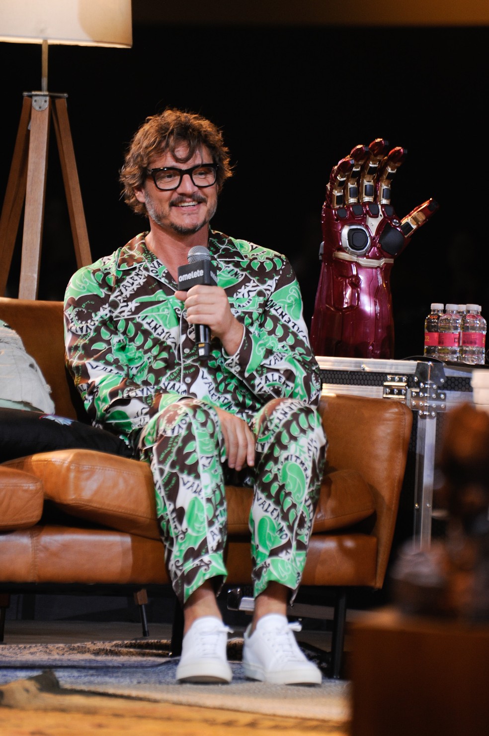 CCXP22: Pedro Pascal aparece de surpresa em painel de 'The Mandalorian'