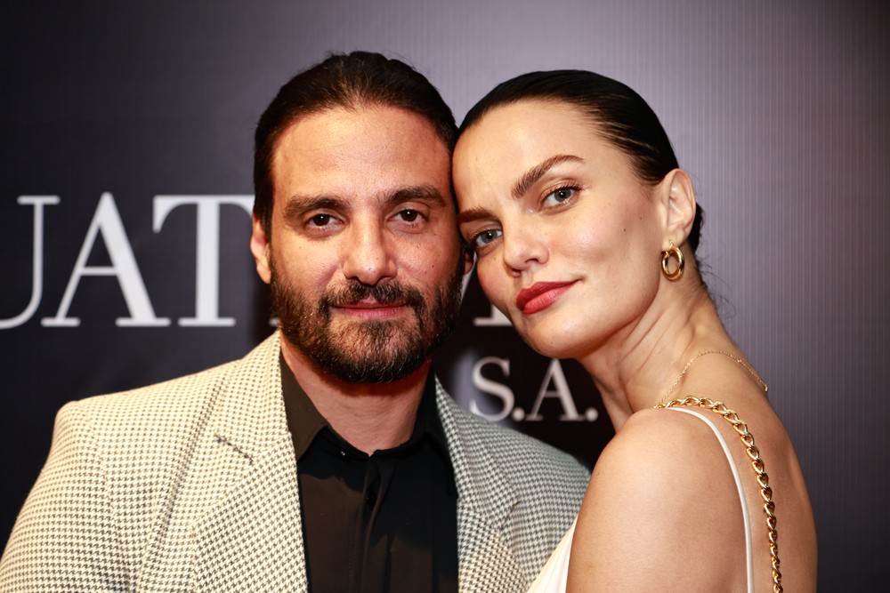 Recém-assumidos, Barbara Fialho e JP Demasi se beijam em festa do filho ...