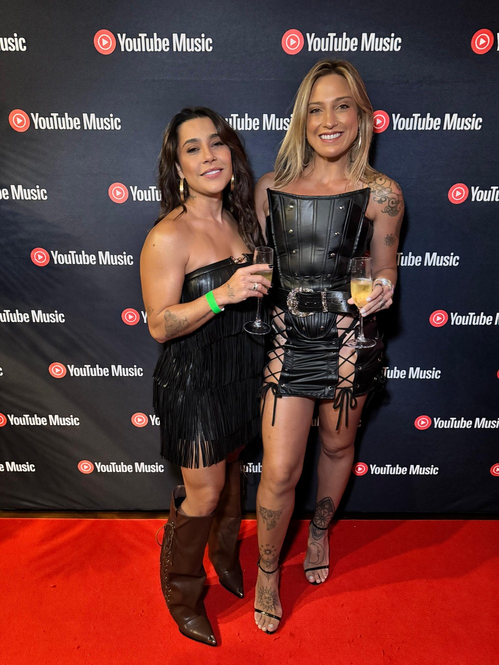 Lauana Prado beija namorada durante festa em Miami