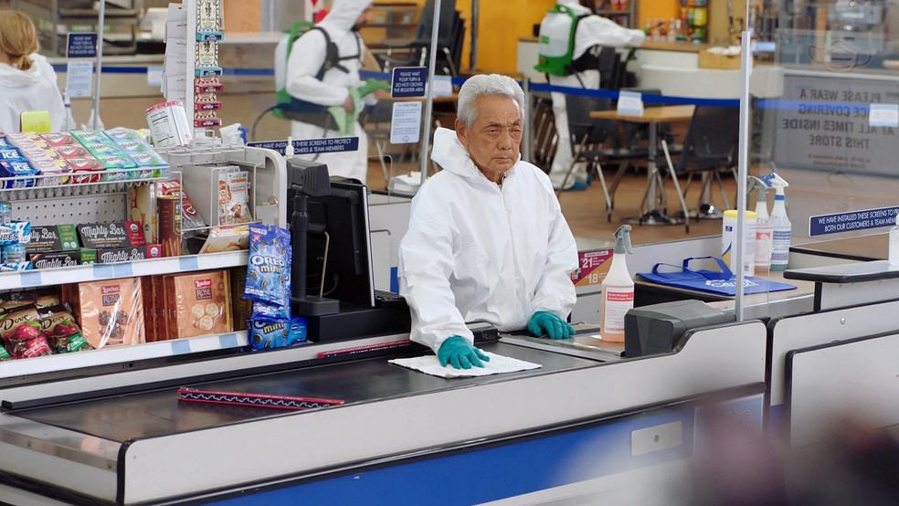 Jon Miyahara, ator de 'Superstore', morre aos 83 anos