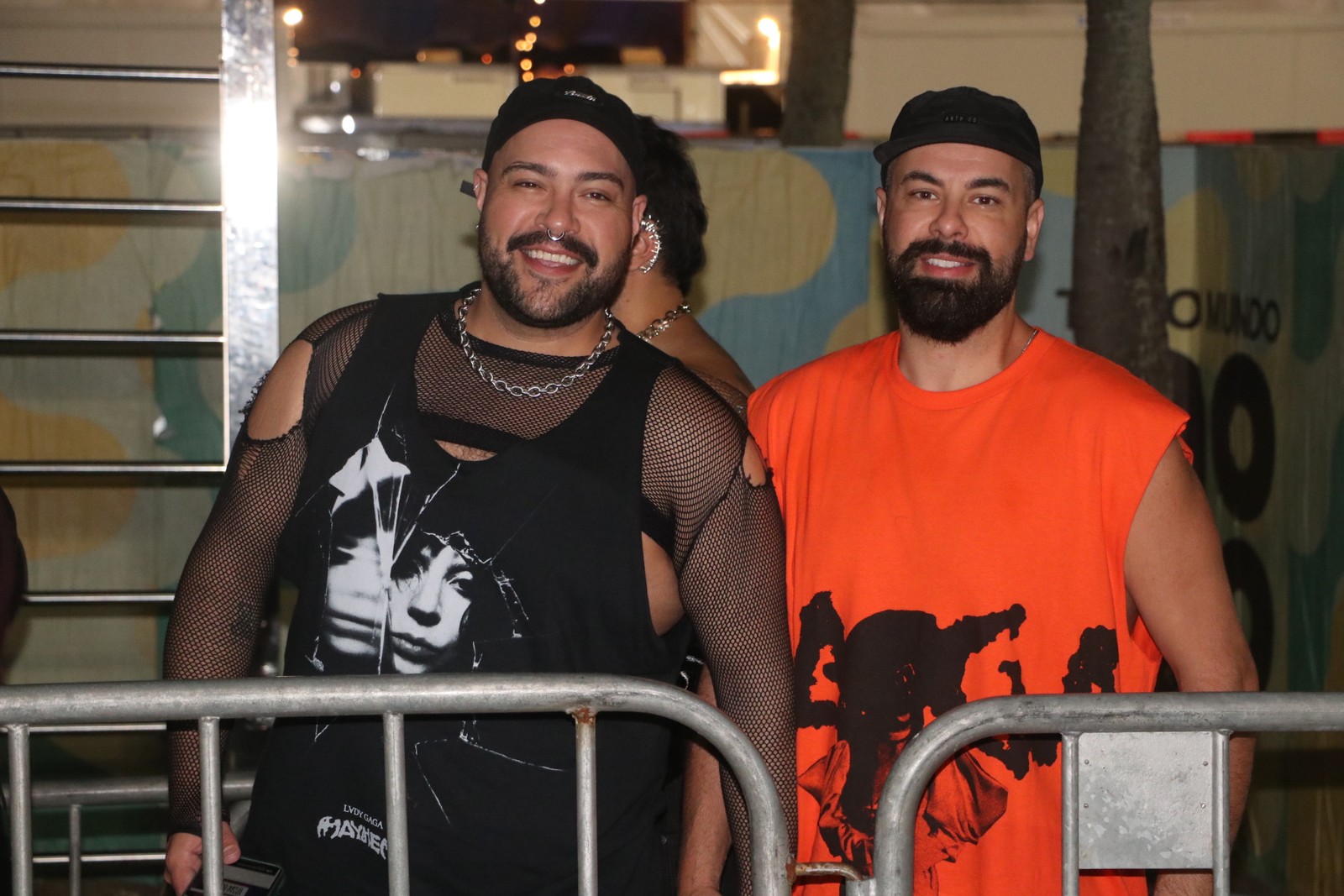 Daniel Erthal, ex-galã de Malhação, vende bebidas em show de Lady Gaga ...