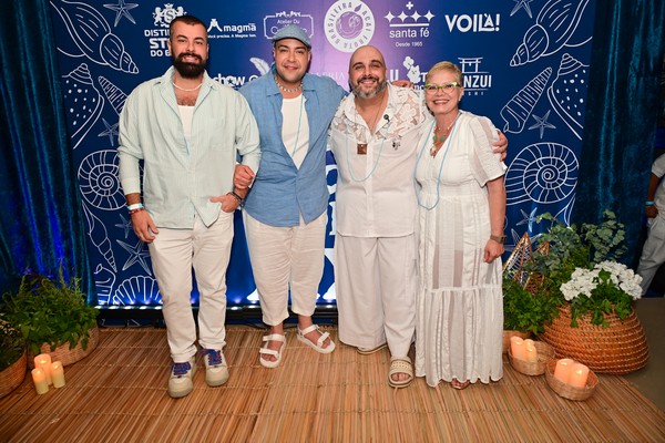 Paolla Oliveira samba muito em festa de estilista da fantasia de onça ...