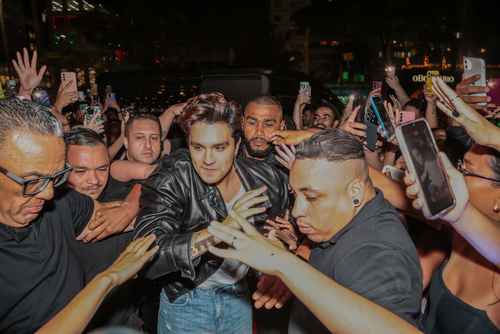Luan Santana causa alvoroço em encontro de seus sósias; fotos