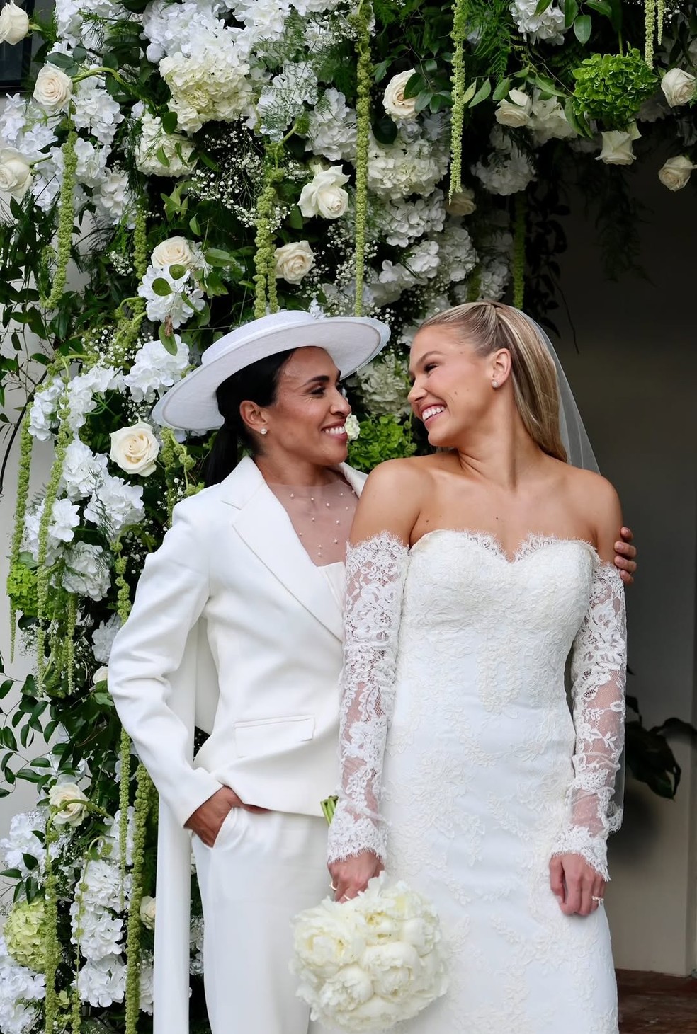 Entrada de cachorro e dança coreografada: Veja como foi o casamento de ...