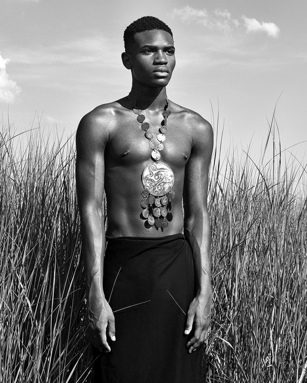 Modelo Dynus Saxon, de 20 anos, é preso suspeito de assassinato