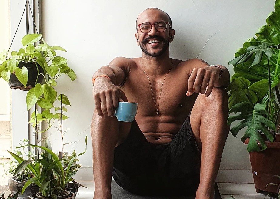 Ricardo vai conquistar colegas do BBB 23 com jeito divertido, aposta irmã