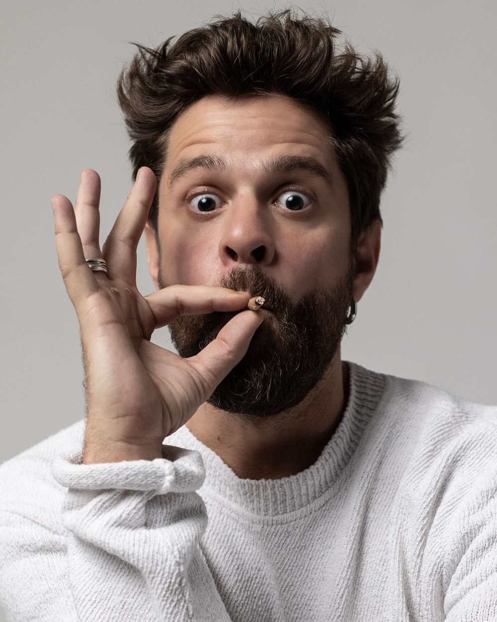 Alejandro Claveaux avalia trajetória artística e celebra liberdade para expor sexualidade