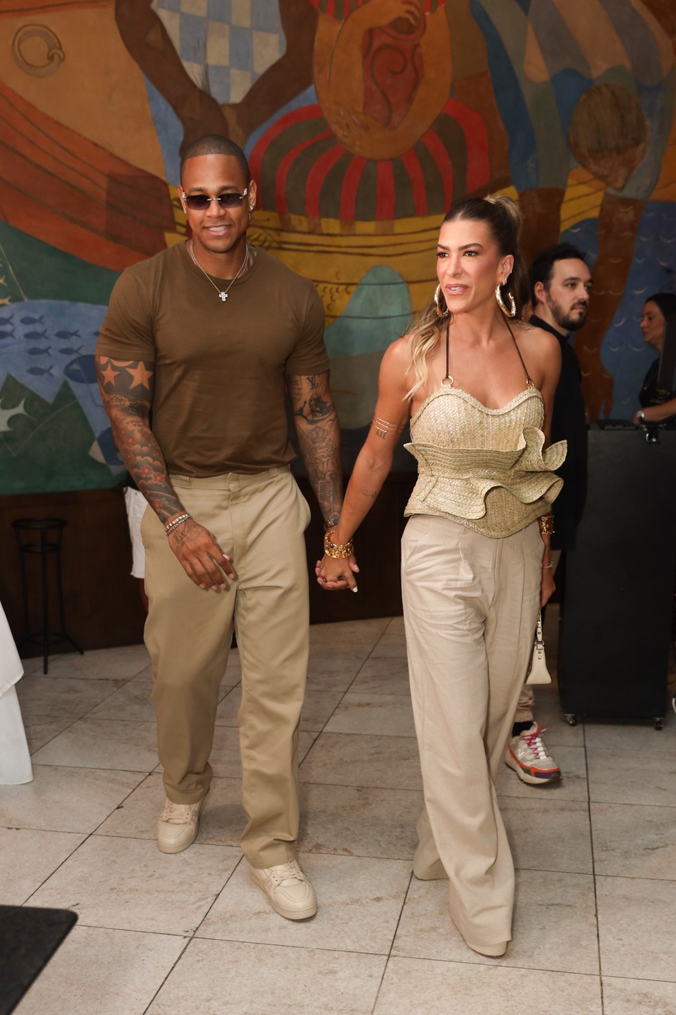 Léo Santana e Lore Improta recebem convidados da Noite da Aclamação com ...