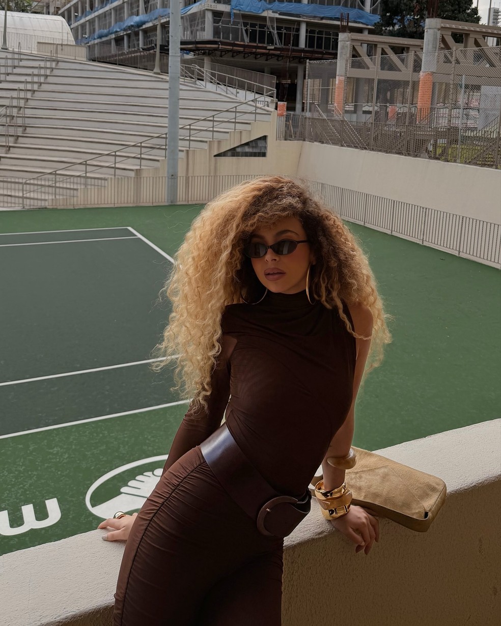 Quem é Julia Rodrigues, atriz apontada como affair de Lewis Hamilton e ...