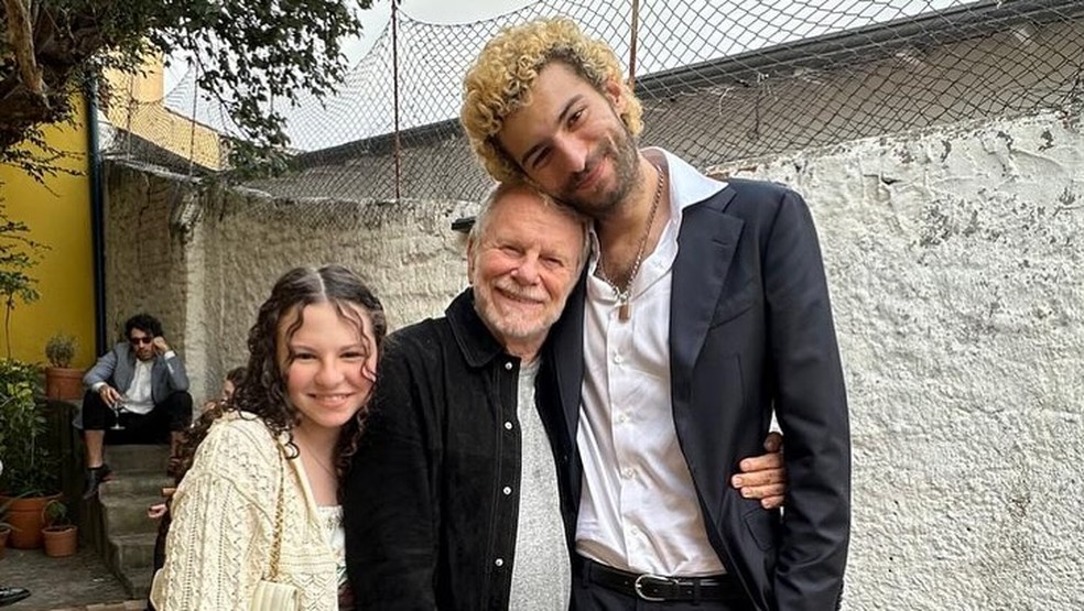 Discreto, Jonas Bloch abre álbum de fotos do casamento da neta Júlia ...