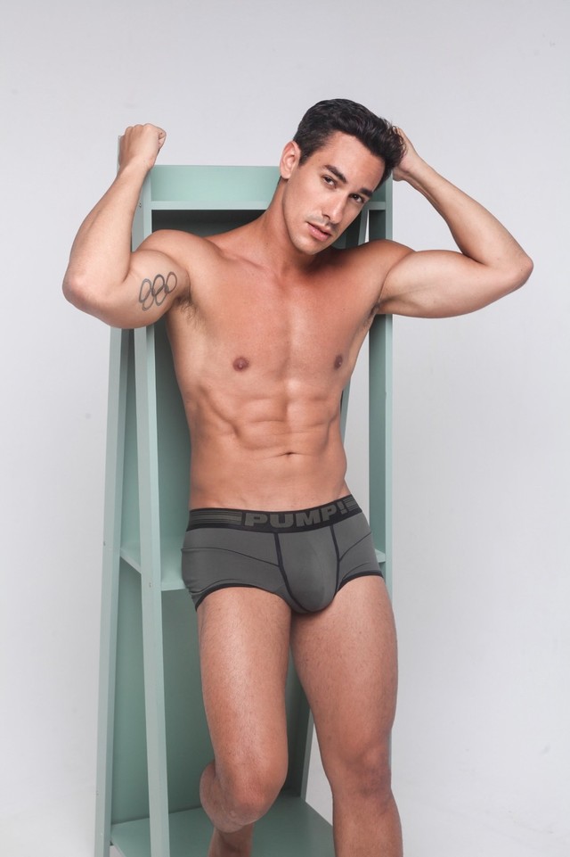 Ex-nadador olímpico e Mister Brasil, Henrique Martins ousa em ensaio nu; fotos