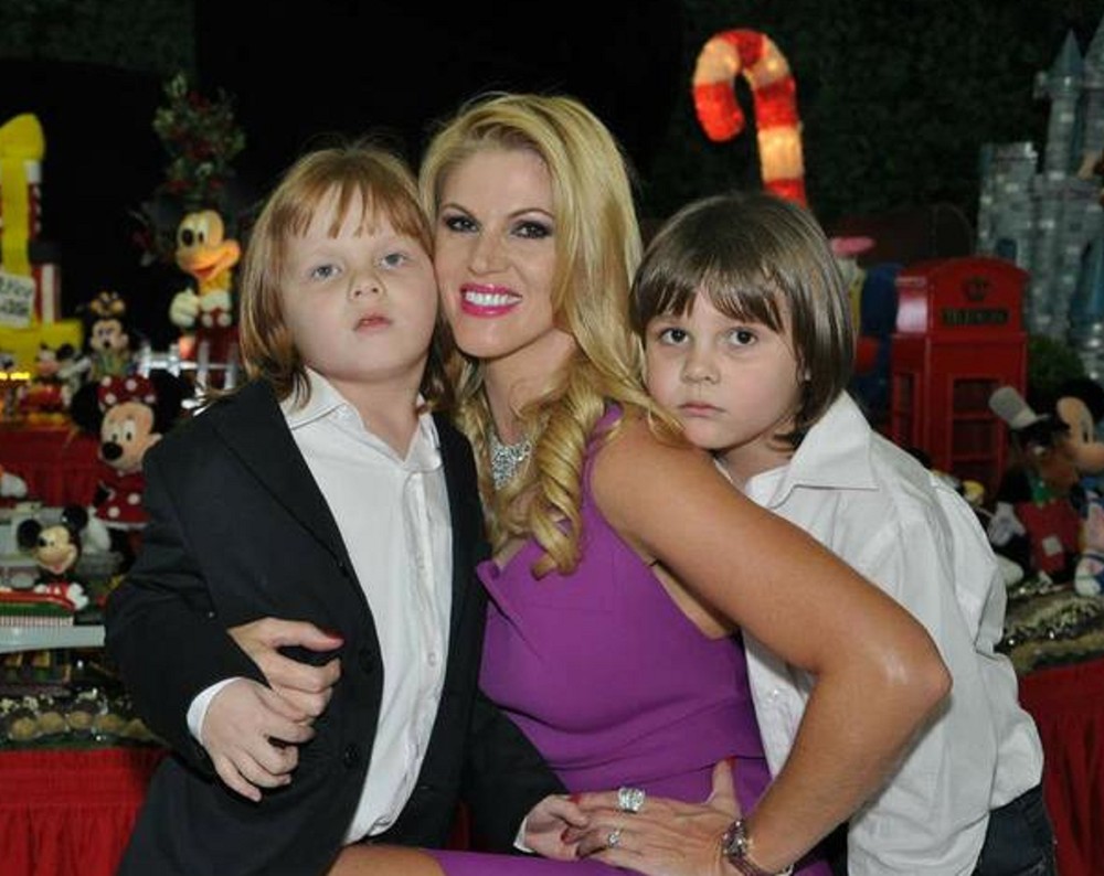 Gêmeos de Val Marchiori completam 18 anos e socialite comemora: 'Orgulho'