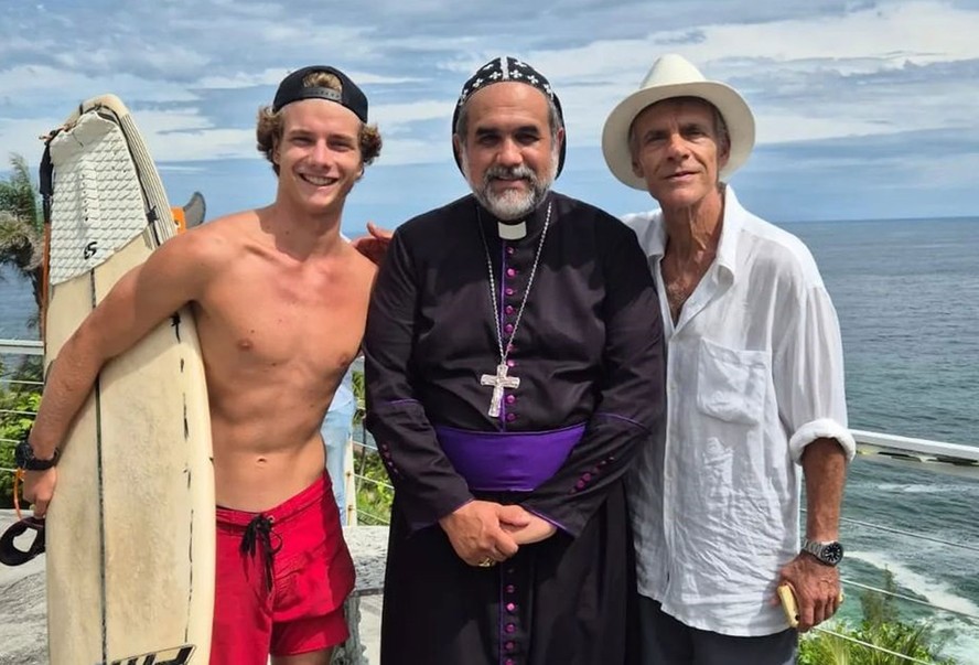 Filho de Mário Gomes se manifesta após ser despejado de mansão com o pai