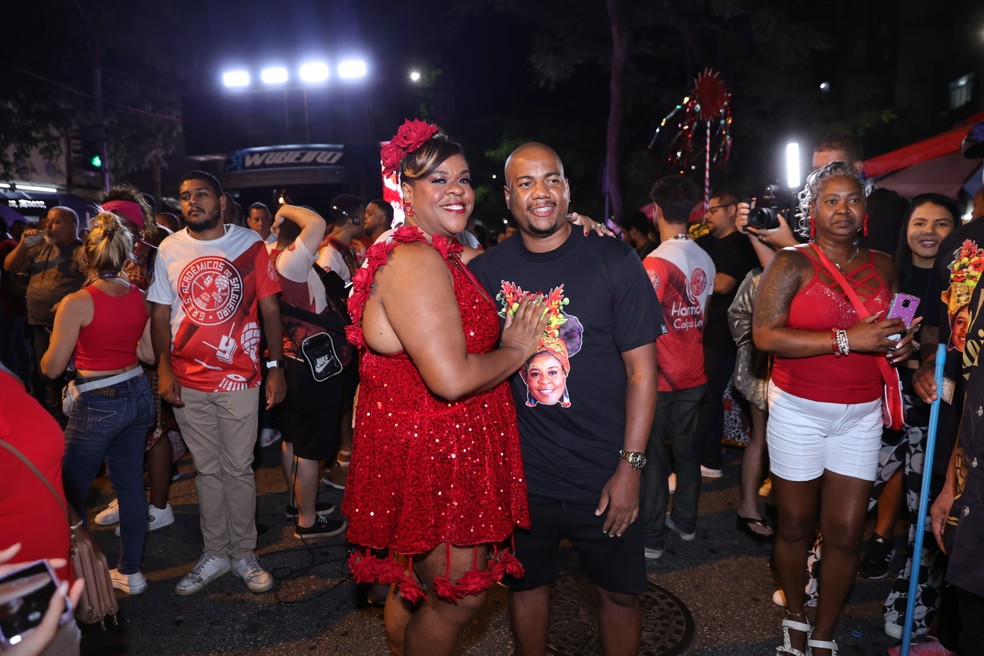 Cacau Protásio troca beijos com novo namorado após fim do casamento de ...