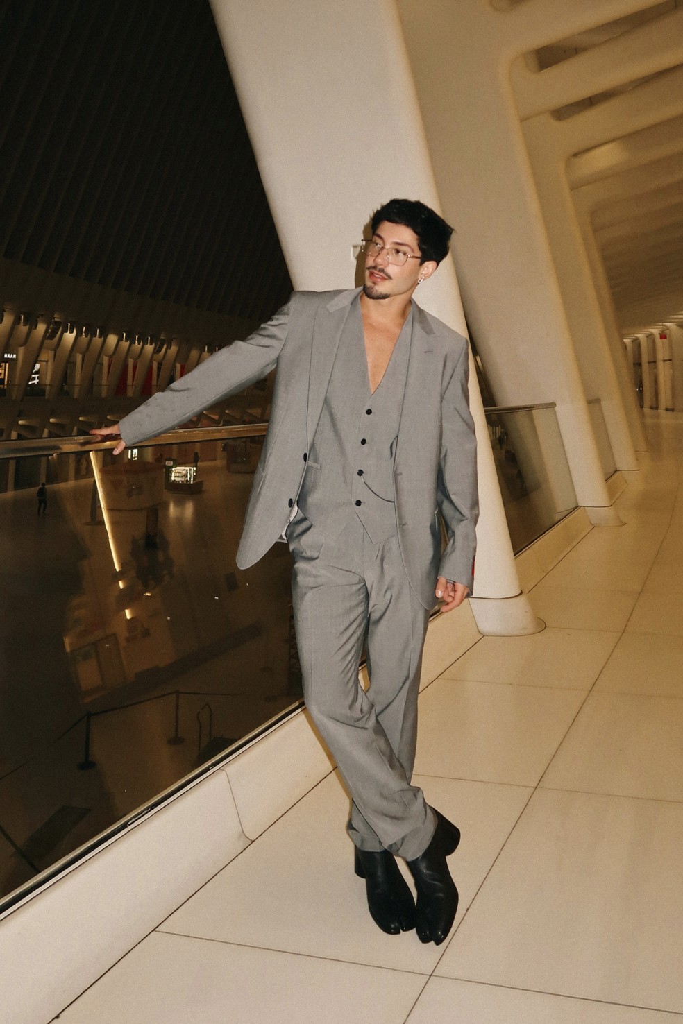 Vittor Fernando se encanta com flerte via guardanapo no avião: 'Coisa de filme'