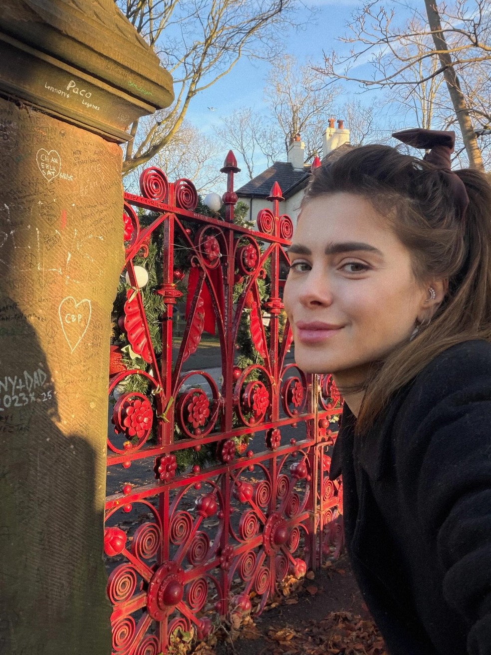 Carolina Dieckmmann abre álbum de férias com os filhos, na Inglaterra